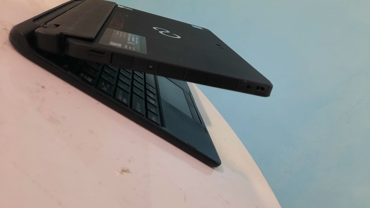 تبلت سرا