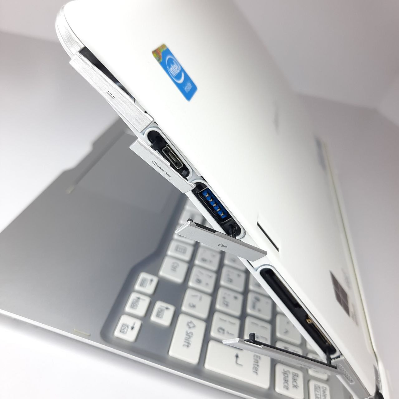 تبلت ویندوزی فوجیتسو ژاپن مدل Q584 رم 4 هارد 64 قلمدار تبلت سرا