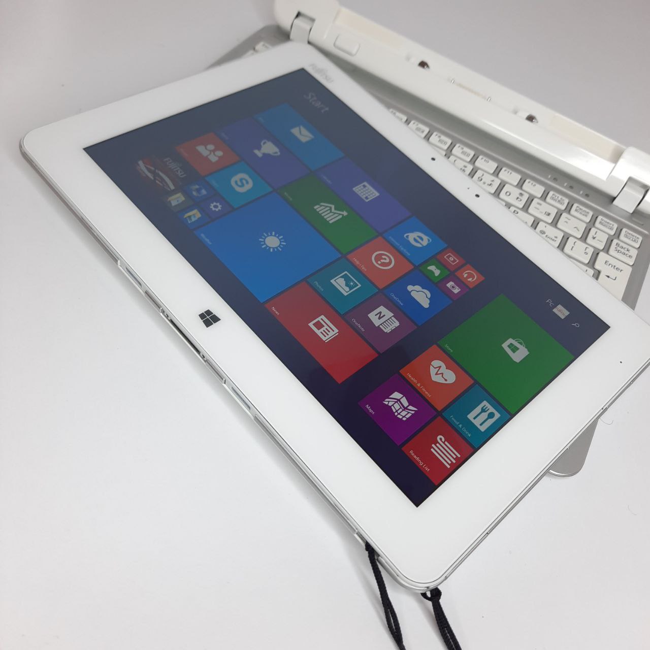 تبلت ویندوزی فوجیتسو ژاپن مدل Q584 رم 4 هارد 64 قلمدار تبلت سرا